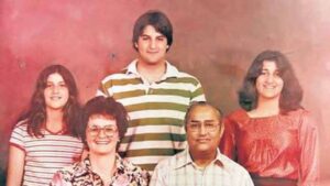 Sunita Williams Wiki, Age, Husband, Children, Family, Biography & more ...